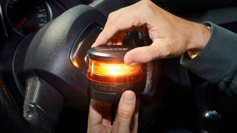 La DGT publica la tabla completa con todas las balizas V16 homologadas ...