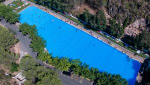 La piscina natural gigante de Jaén abre la temporada por 4 euros